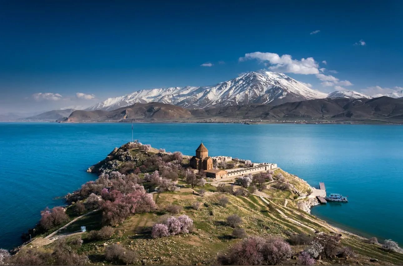Lake Van (Van Gölü) – Van and Bitlis - Turkey Guide 2026